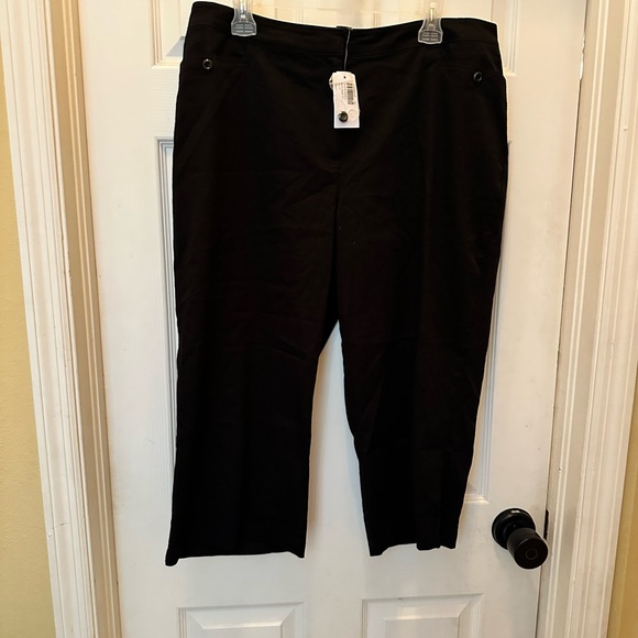 Chico's | Pants & Jumpsuits | Nwt Chicos Classic Black Cropped Pants ...
